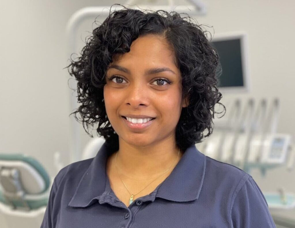 Tandsköterskan Devi vidareutbildade sig | Distriktstandvården